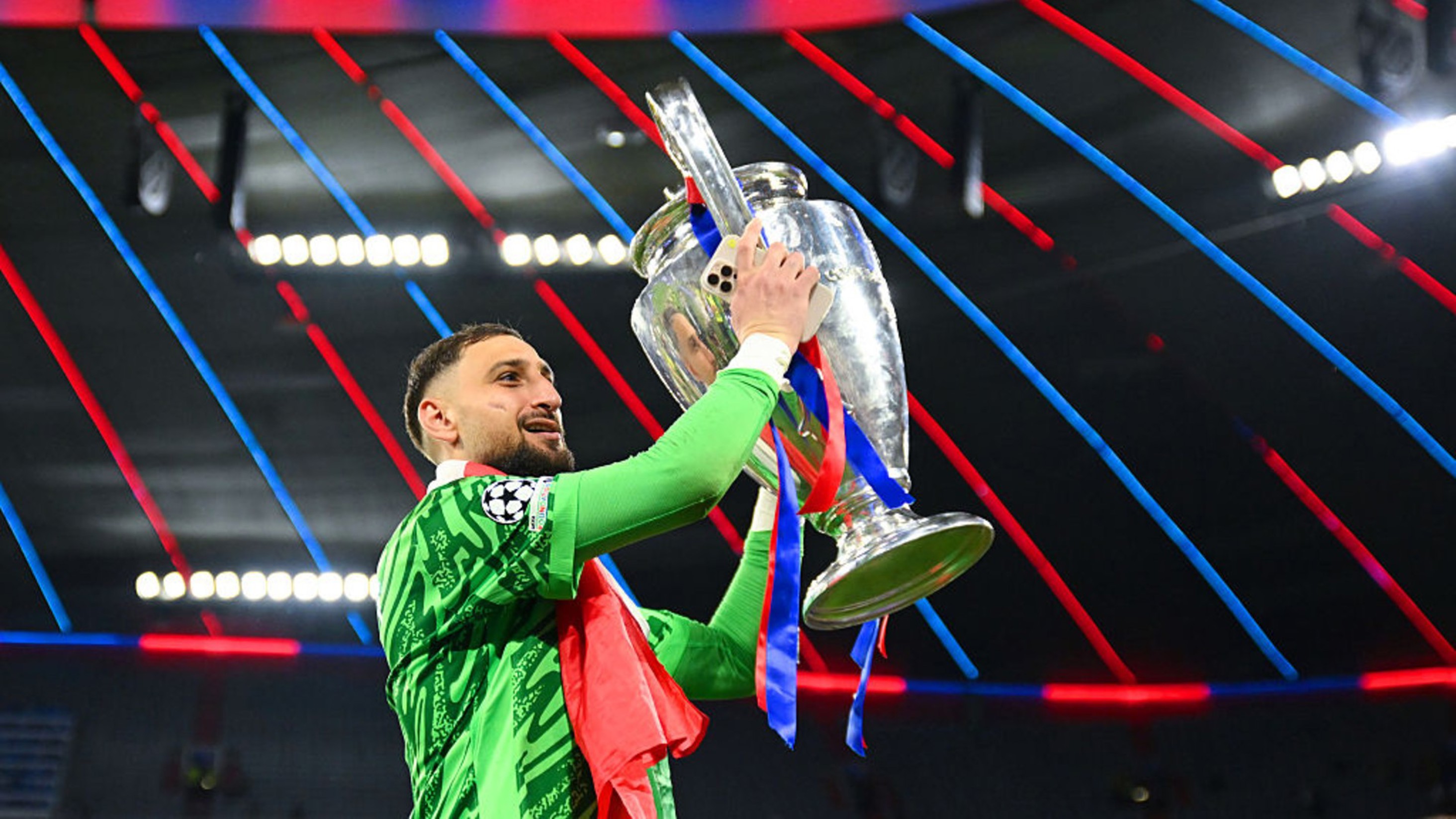 City sign PSG goalkeeper Gianluigi Donnarumma!