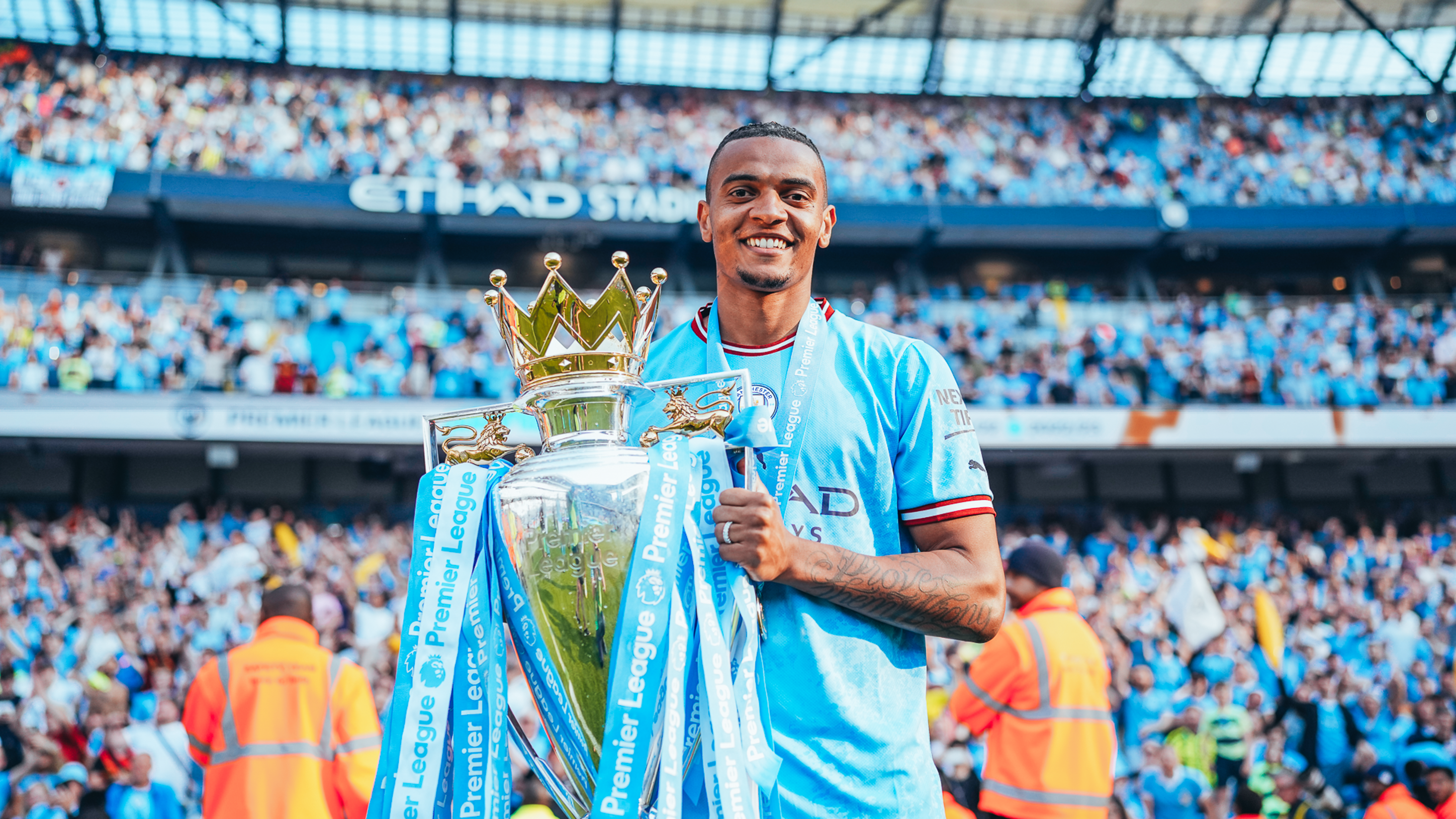 Gallery: 2022/23 Premier League trophy lift!
