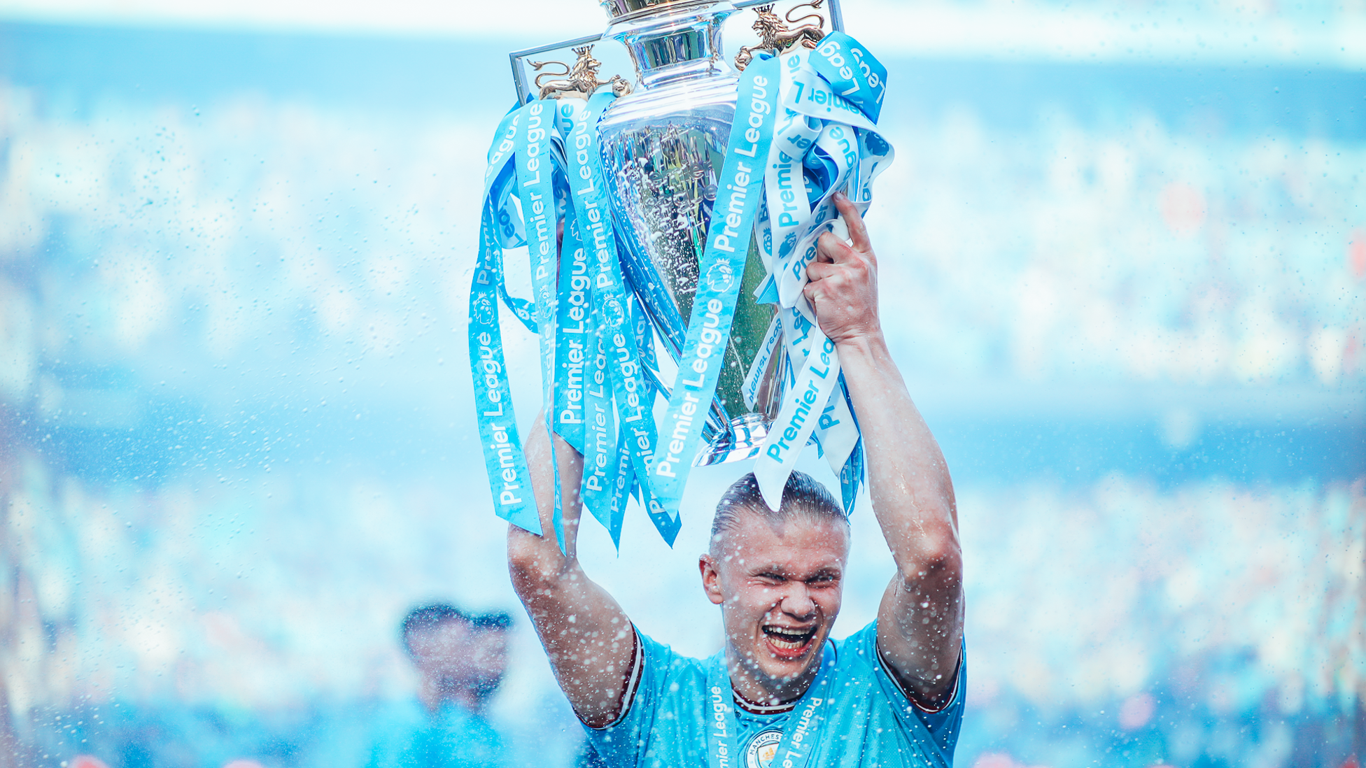 Gallery: 2022/23 Premier League trophy lift!