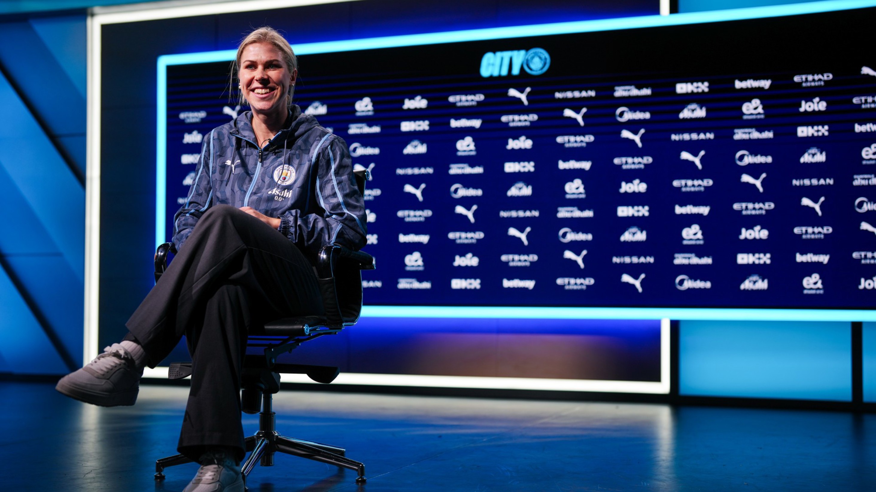 Gallery: Knaak in the door