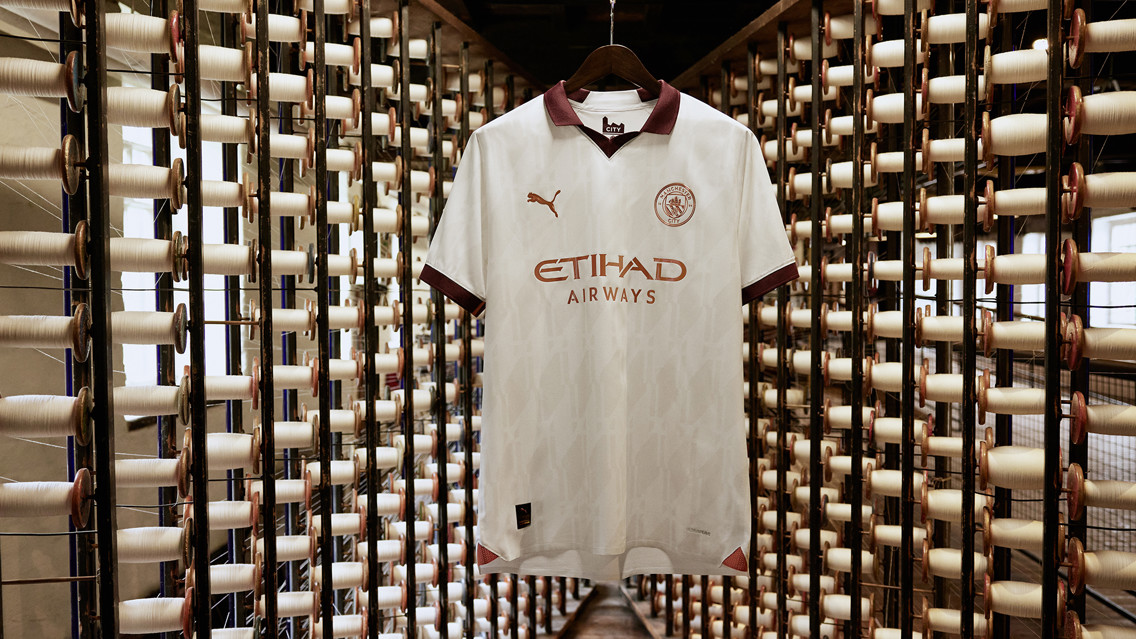Behind the scenes: Away kit launch!
