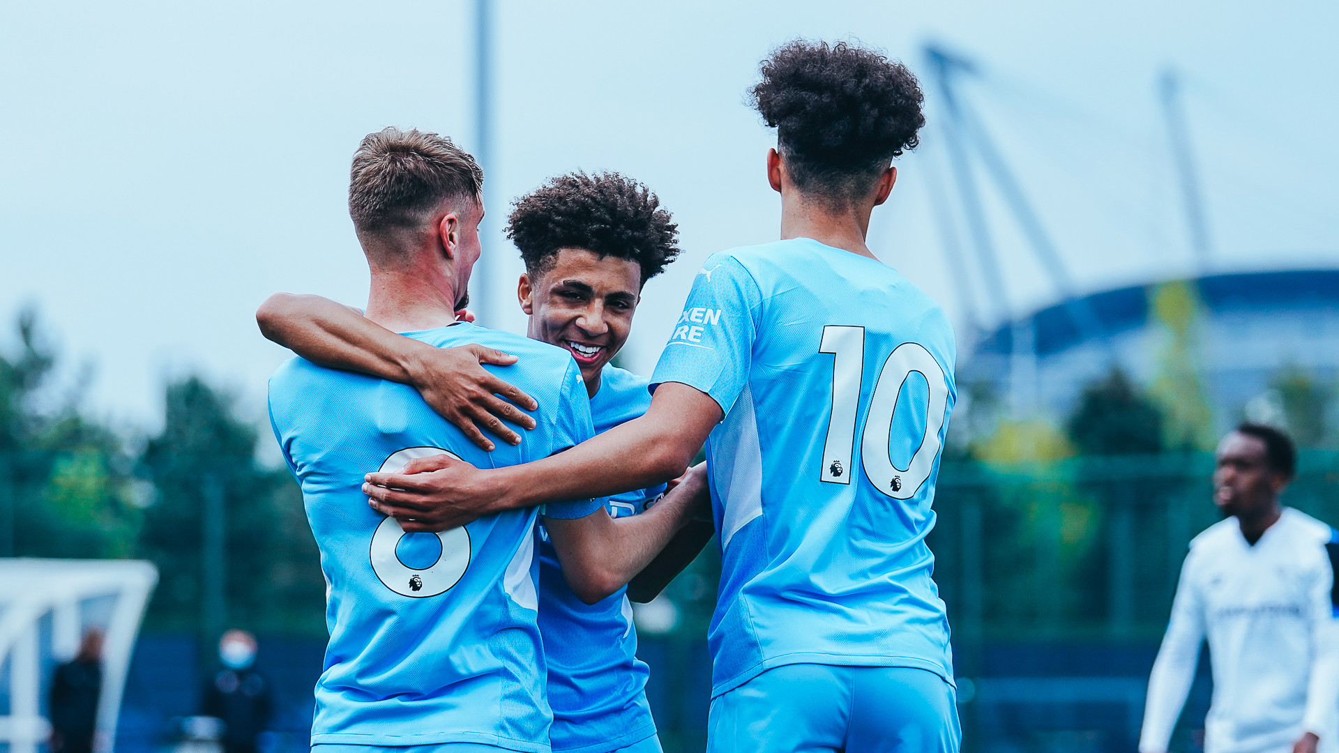 City take another step to title with Derby victory