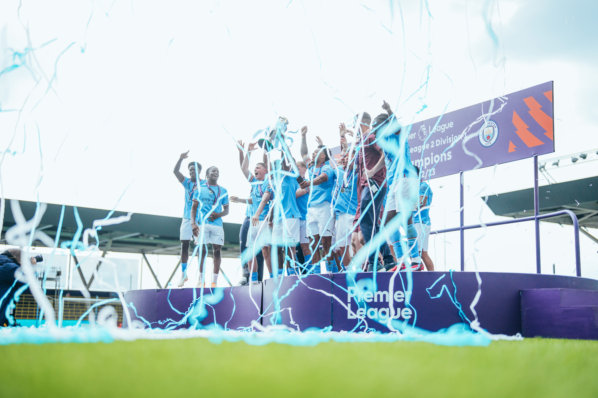 Gallery: EDS lift third consecutive Premier League 2 trophy!