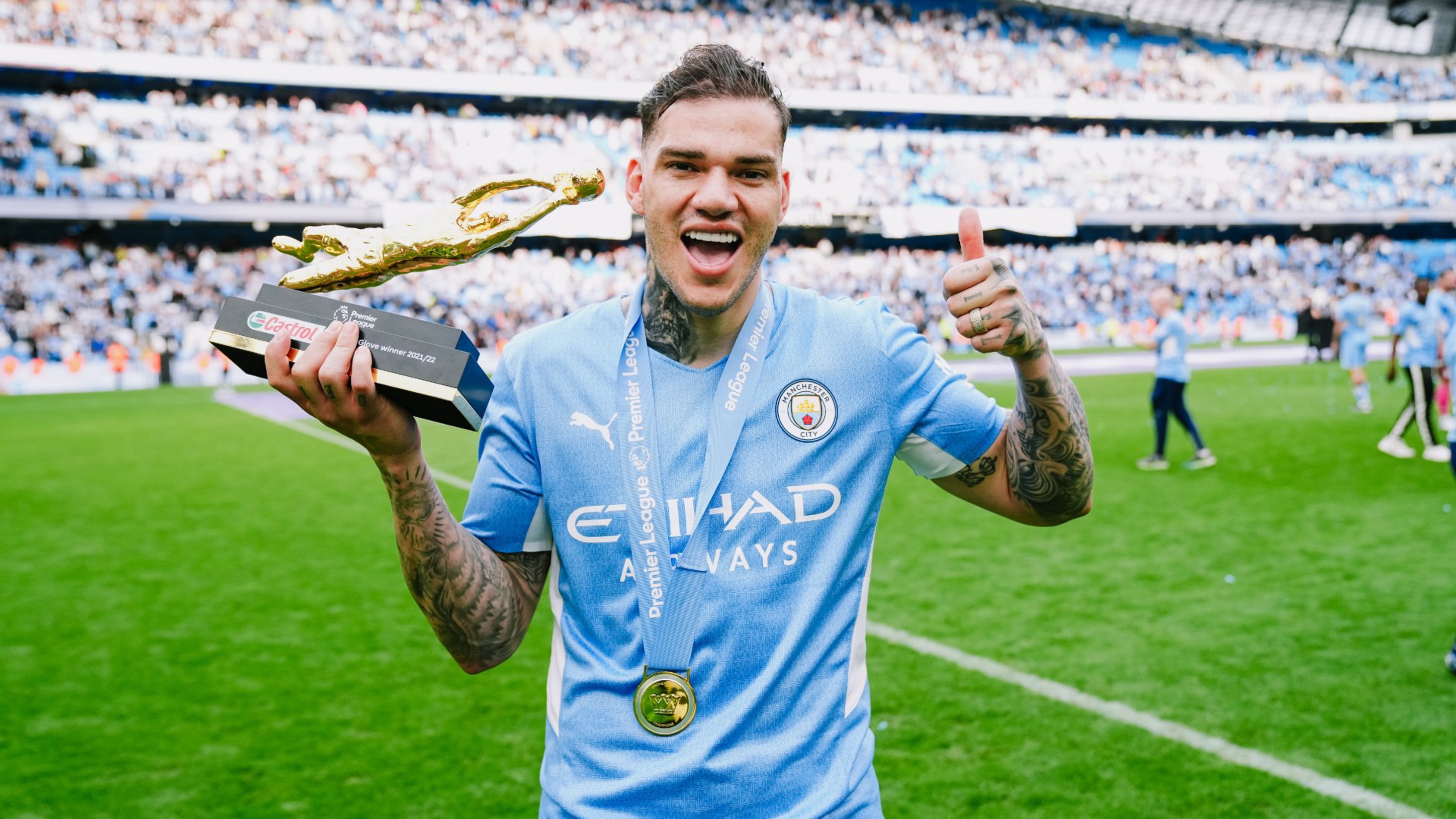 A carreira de Ederson no City em fotos