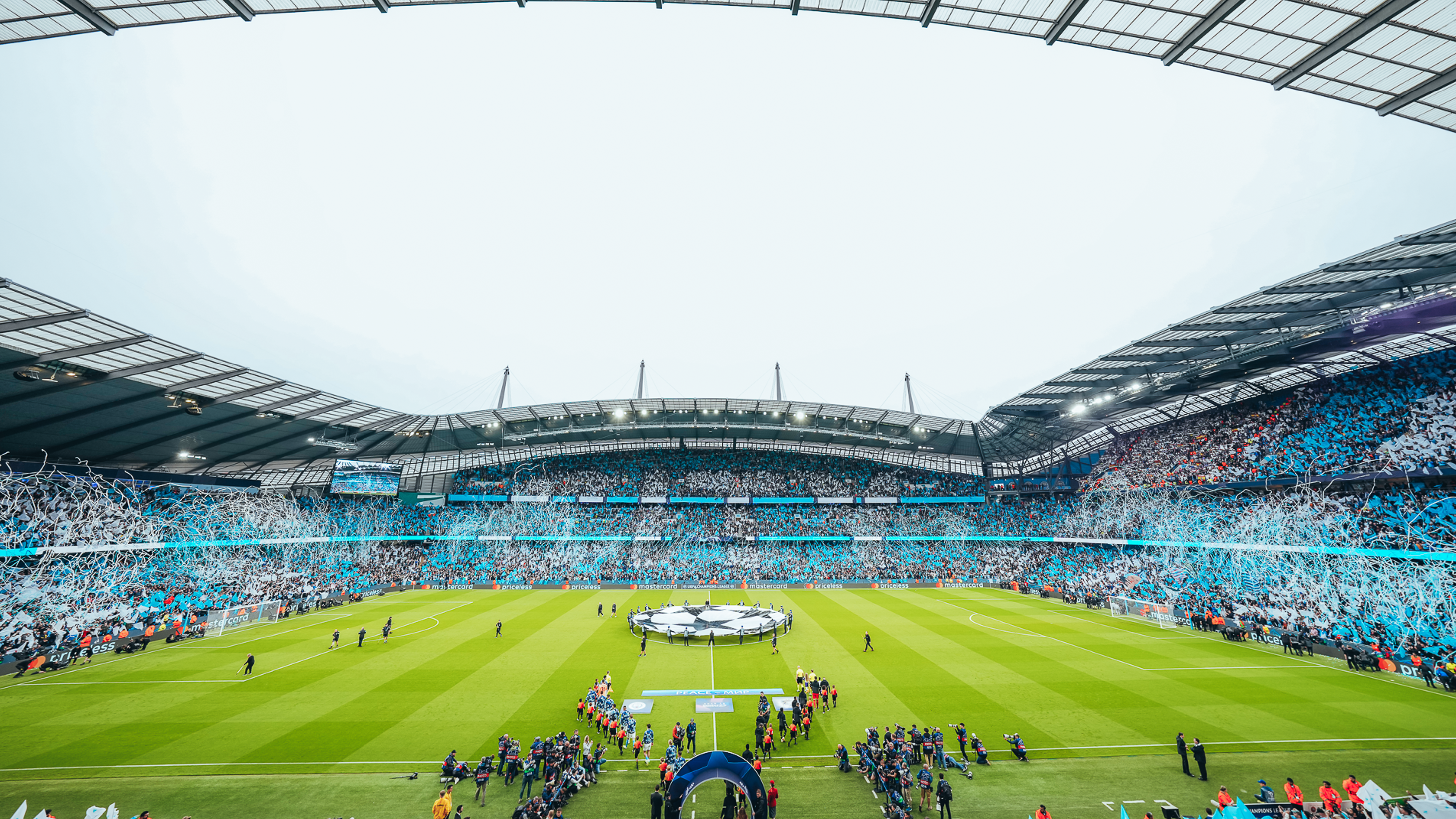 The best images from an unforgettable night at the Etihad