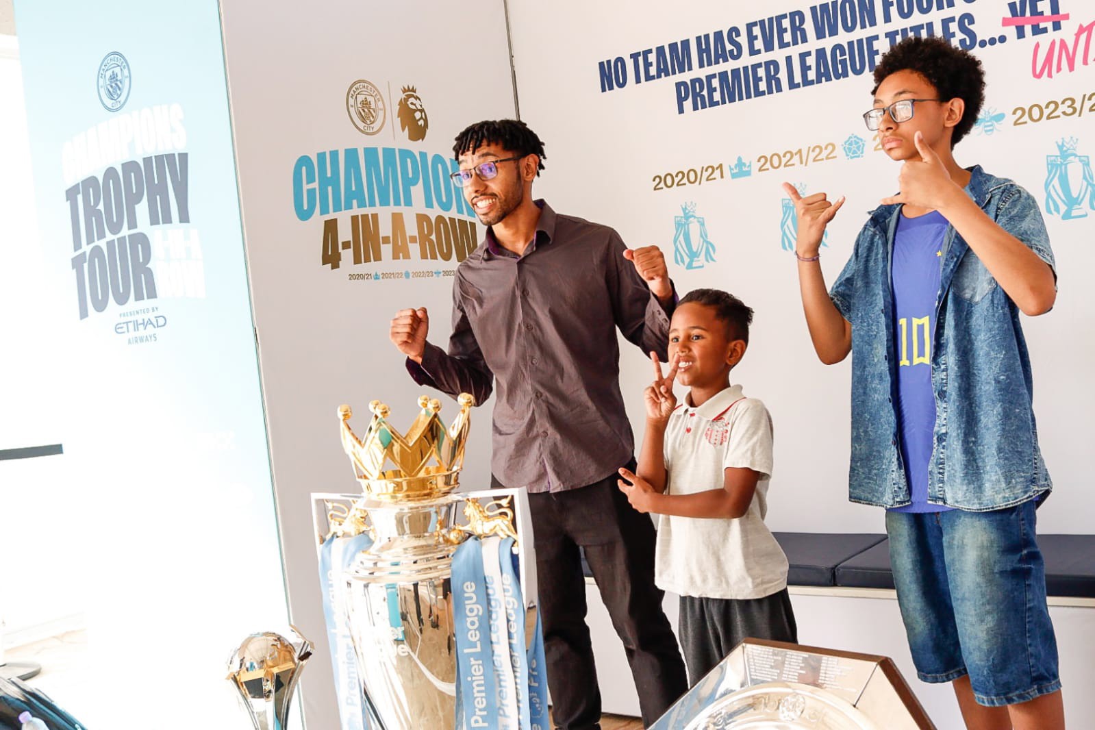 Fãs e torcedores do City prestigiam o Trophy Tour em São Paulo