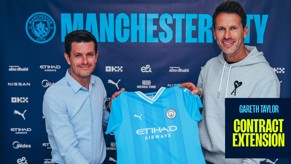 Ruby Mace's signing in pictures