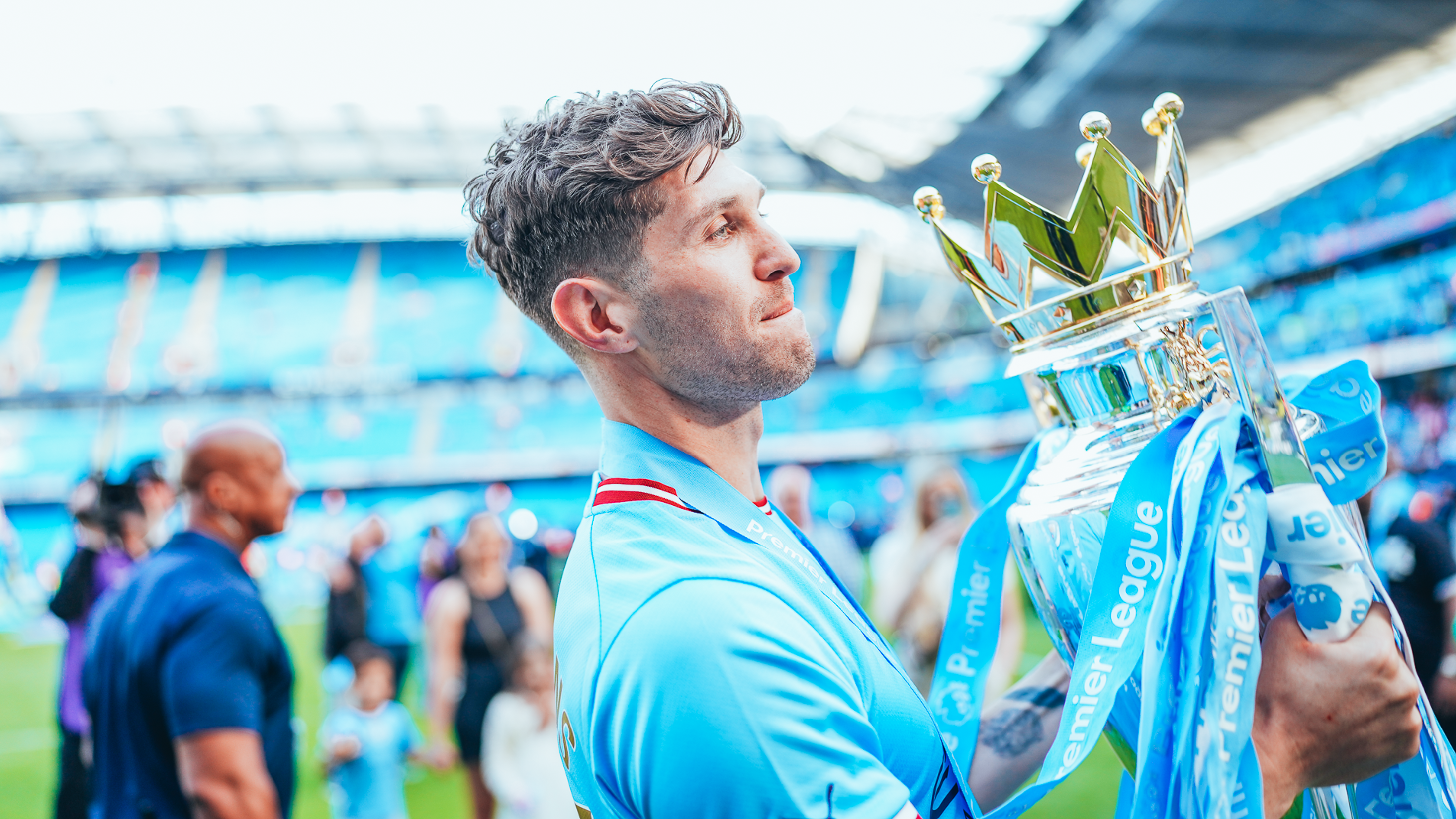 Gallery: 2022/23 Premier League trophy lift!