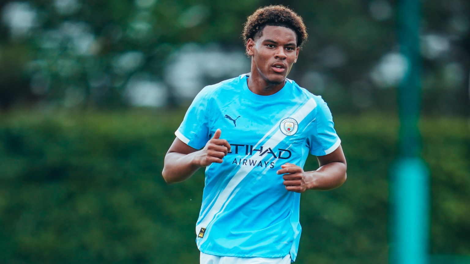 City claim five star opening day victory over Leeds