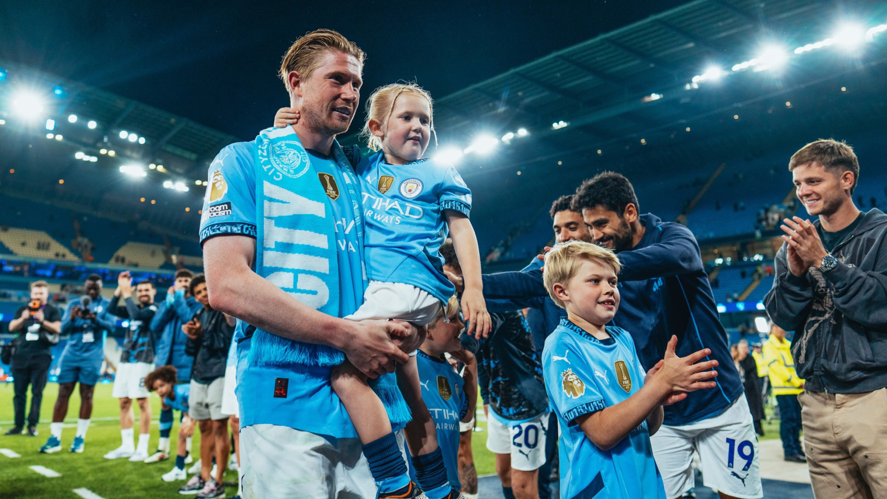 ¡El emotivo adiós a KDB en el Etihad Stadium!