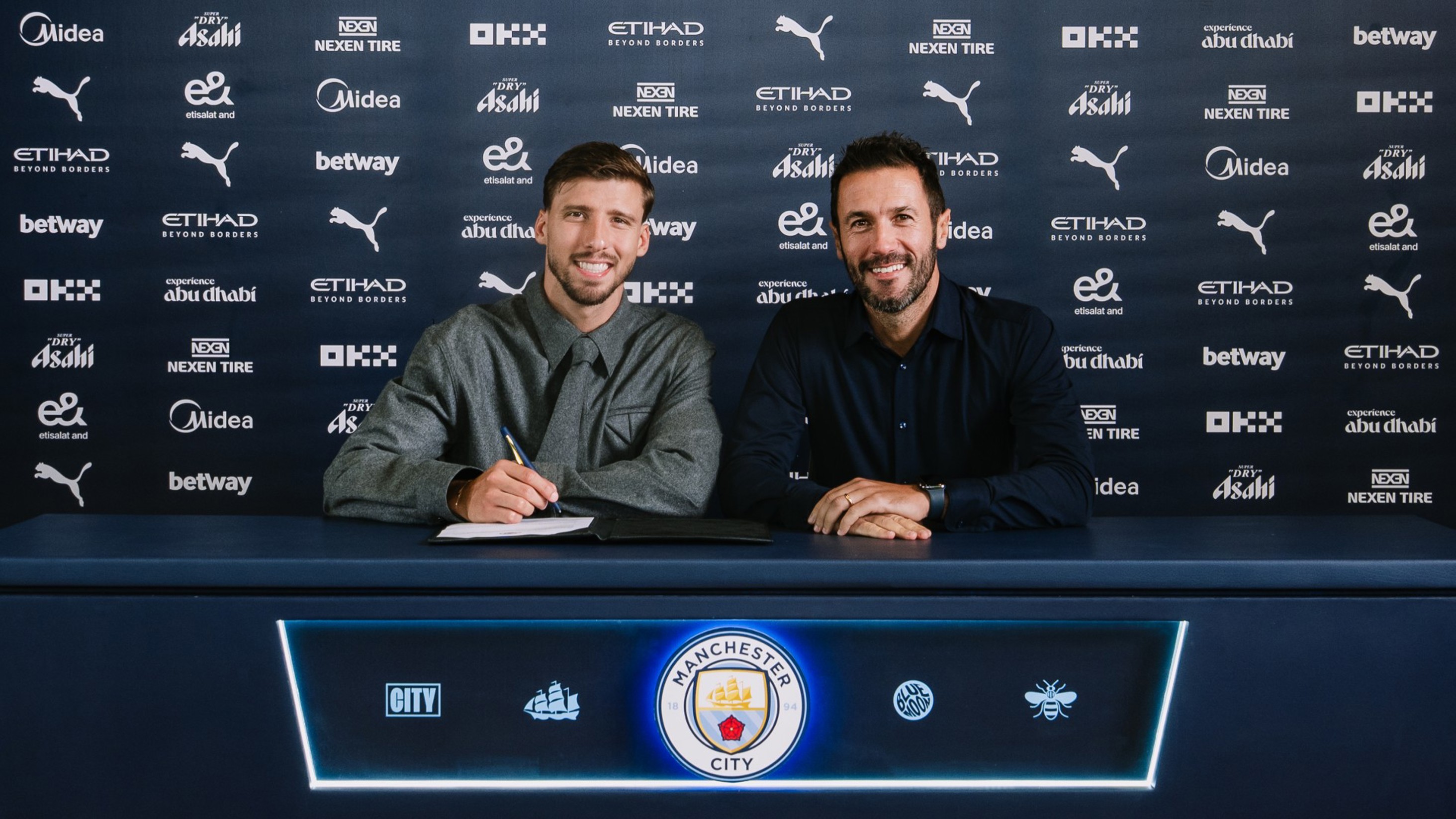 Gallery: Dias signs new City contract!
