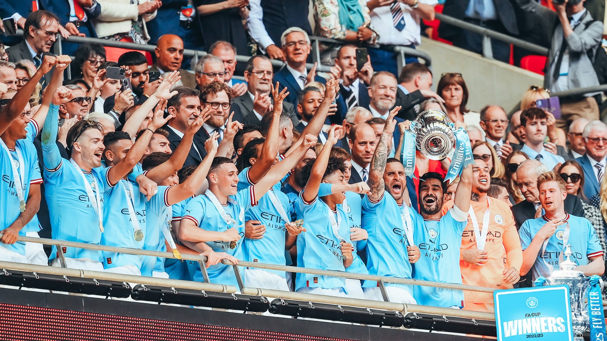 Gallery: 2022/23 FA Cup trophy lift!