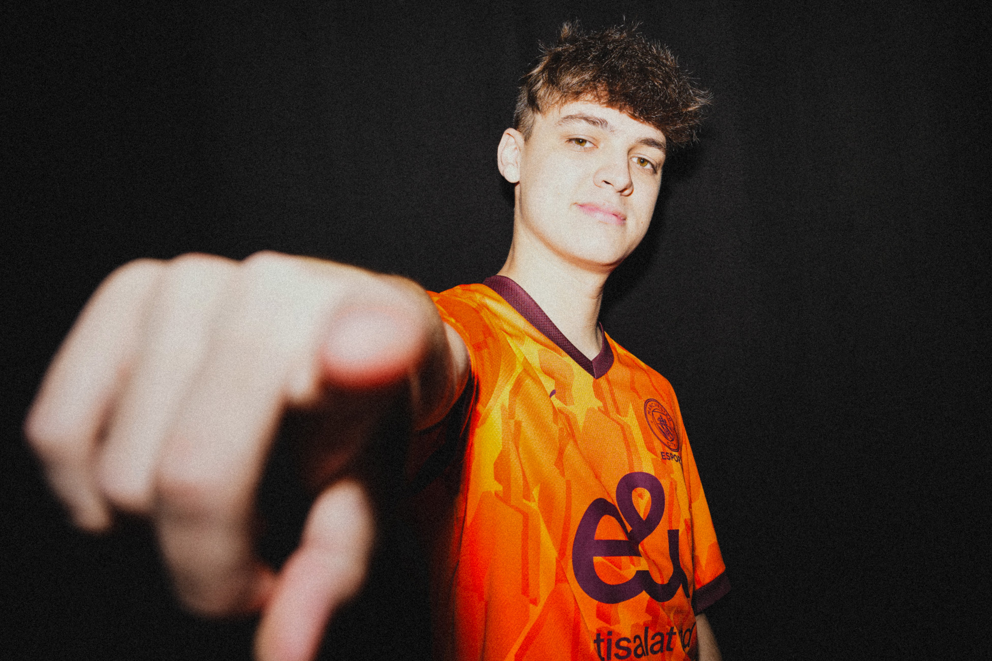 Gallery: Tekkz signs for Man City Esports!