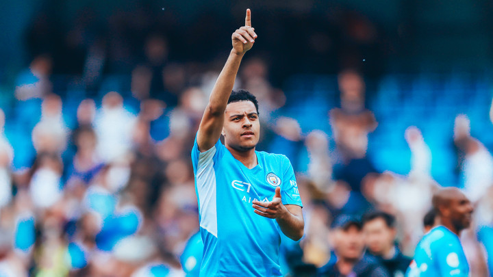 Egan-Riley joins Burnley