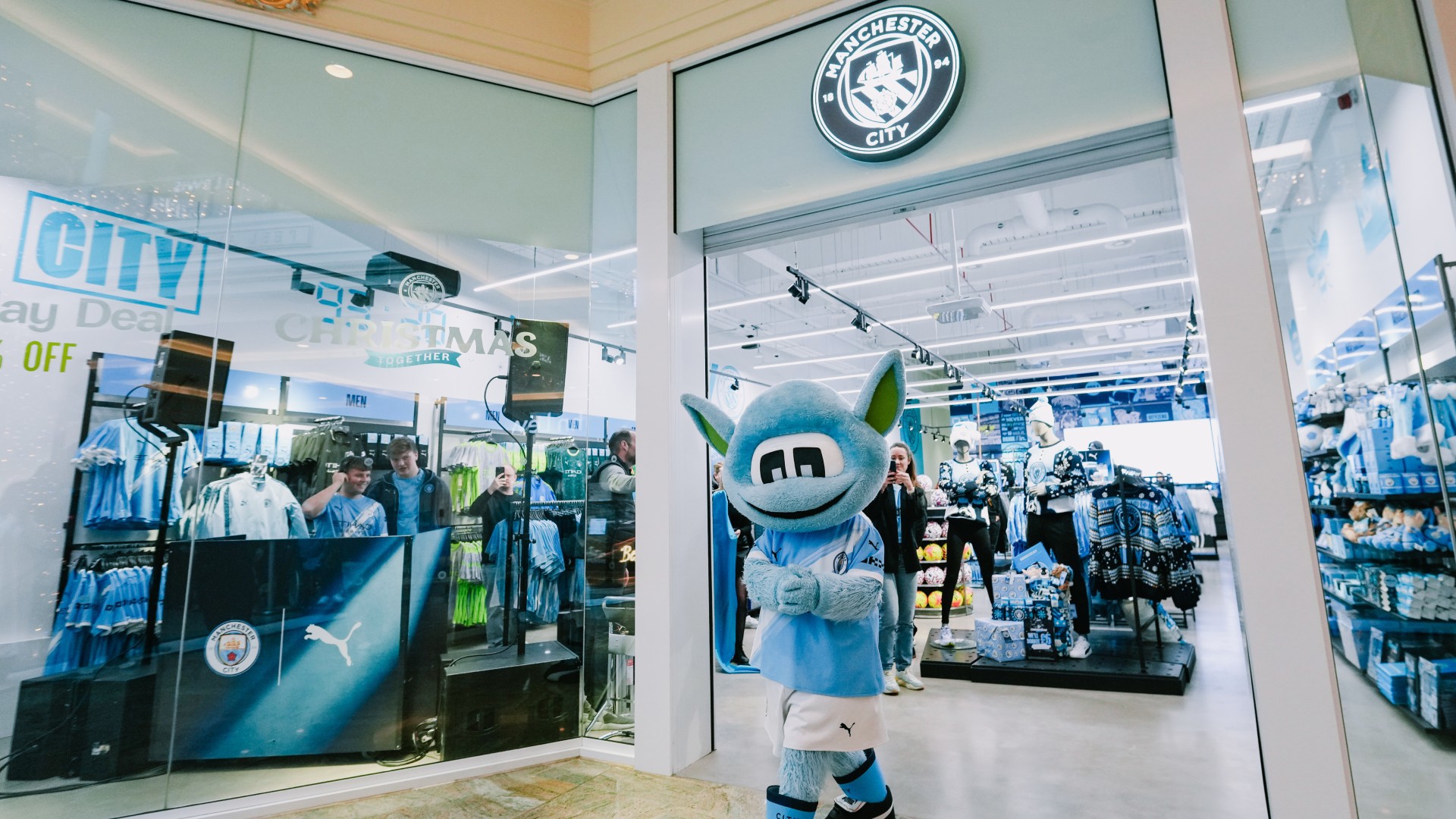 Manchester City unveils new Trafford Centre store