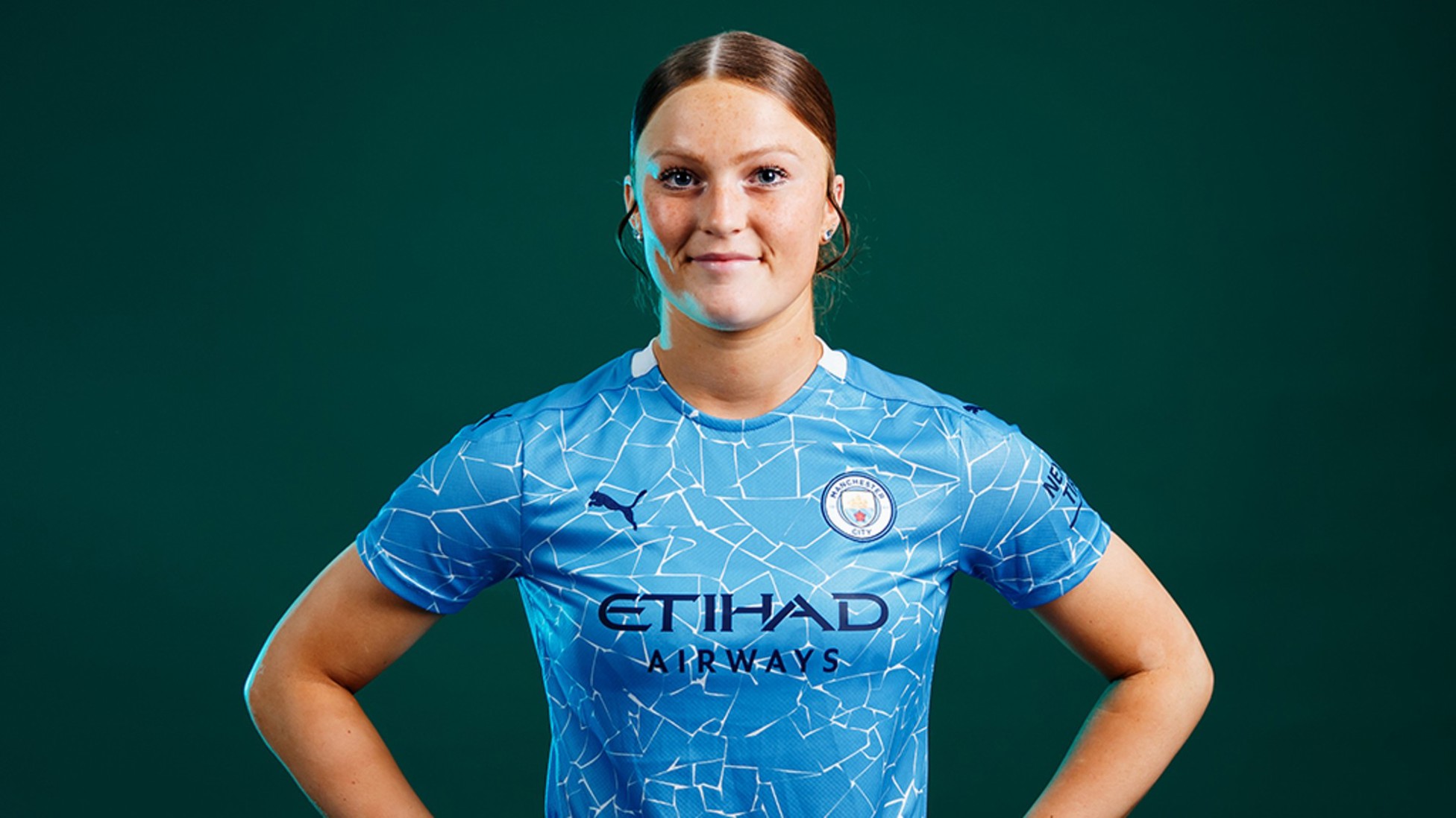 Ruby Mace's signing in pictures