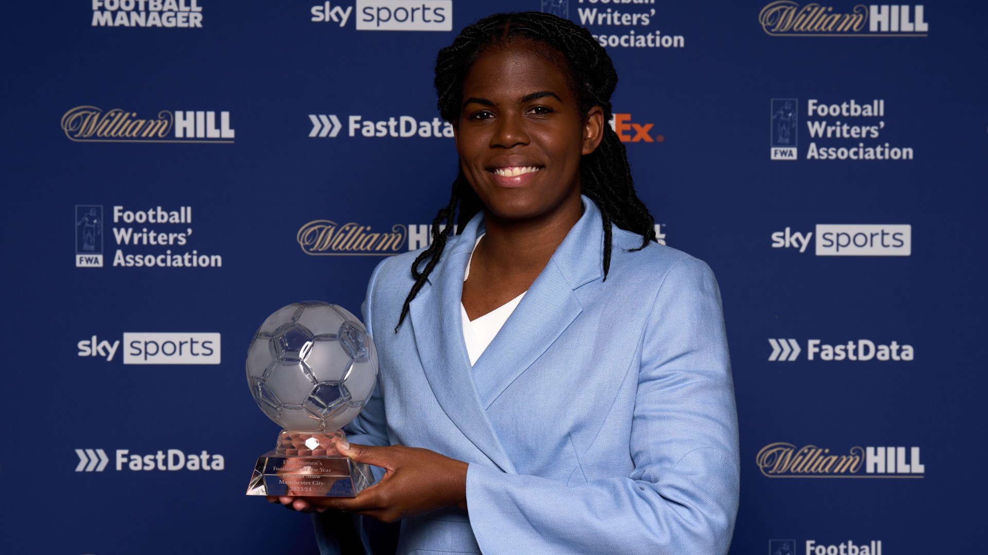 Bunny pays tribute to ‘world class’ team-mates at FWA awards