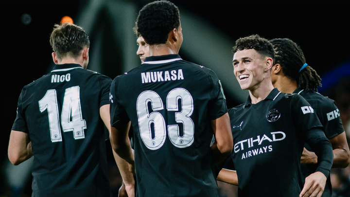 Debut de Mukasa en un once con seis de la Academia ante el Huddersfield