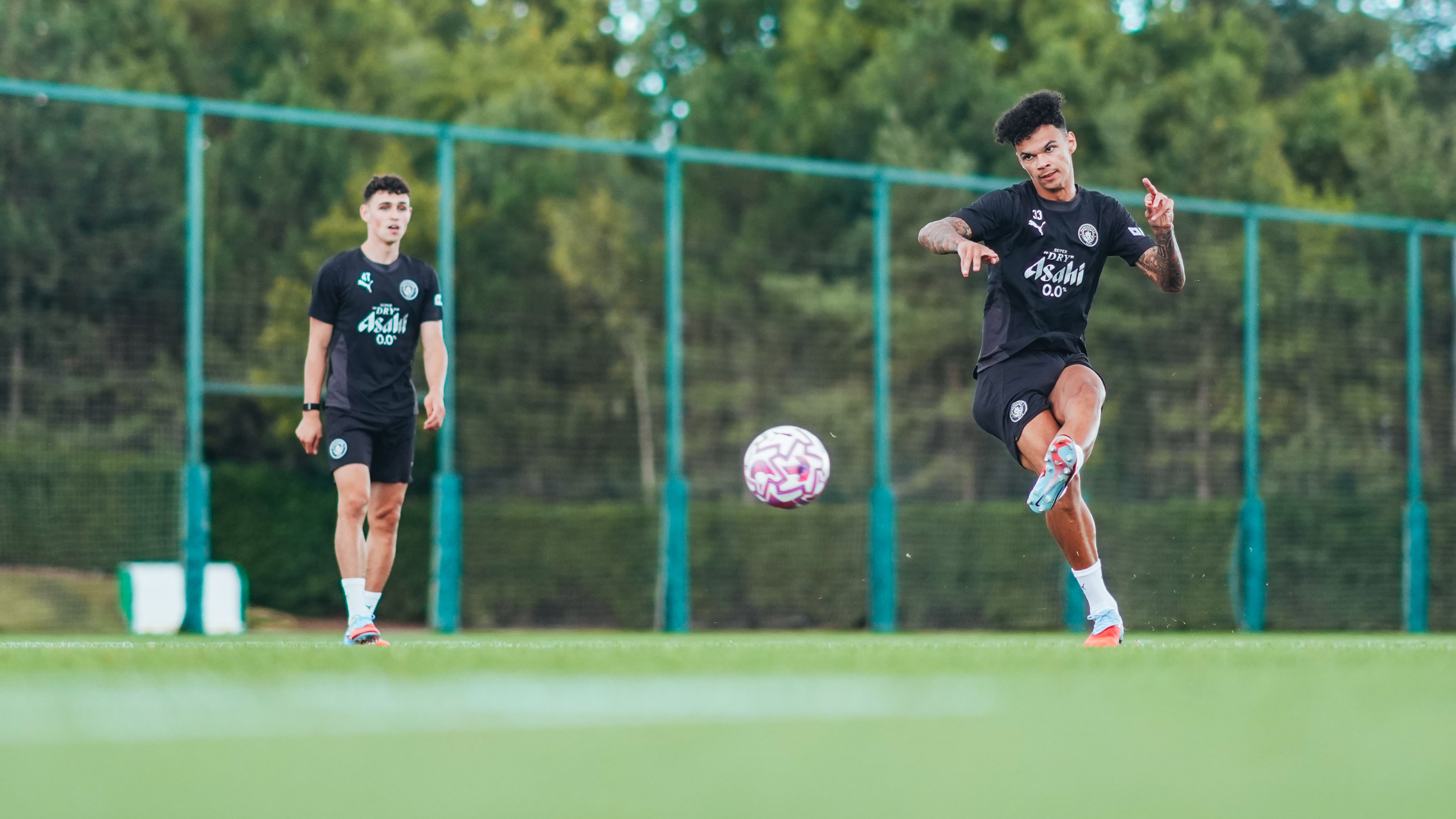 Training: City aiming for a three-pointer!