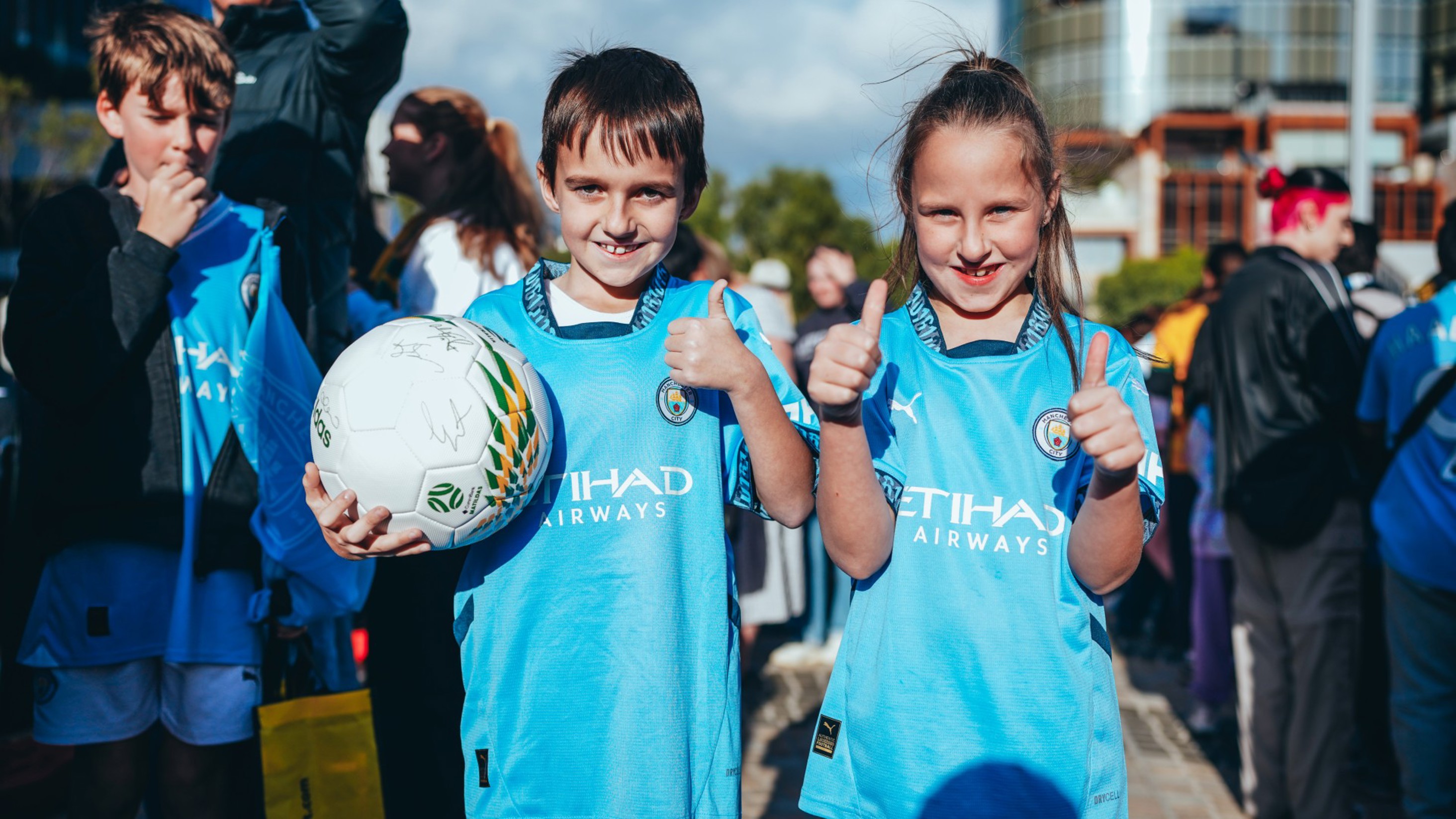 Gallery: Fans flock to central Perth to see our City stars!