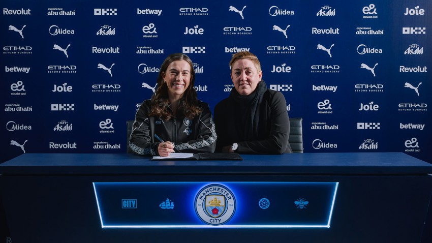 US international Coffey signs for City