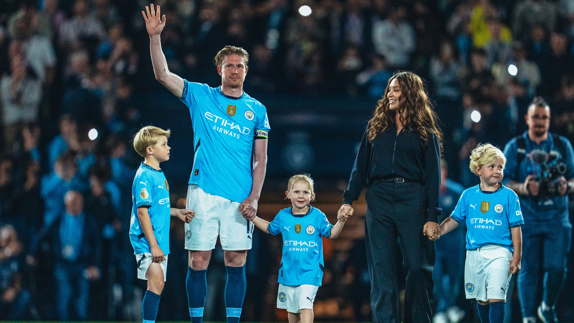 ¡El emotivo adiós a KDB en el Etihad Stadium!