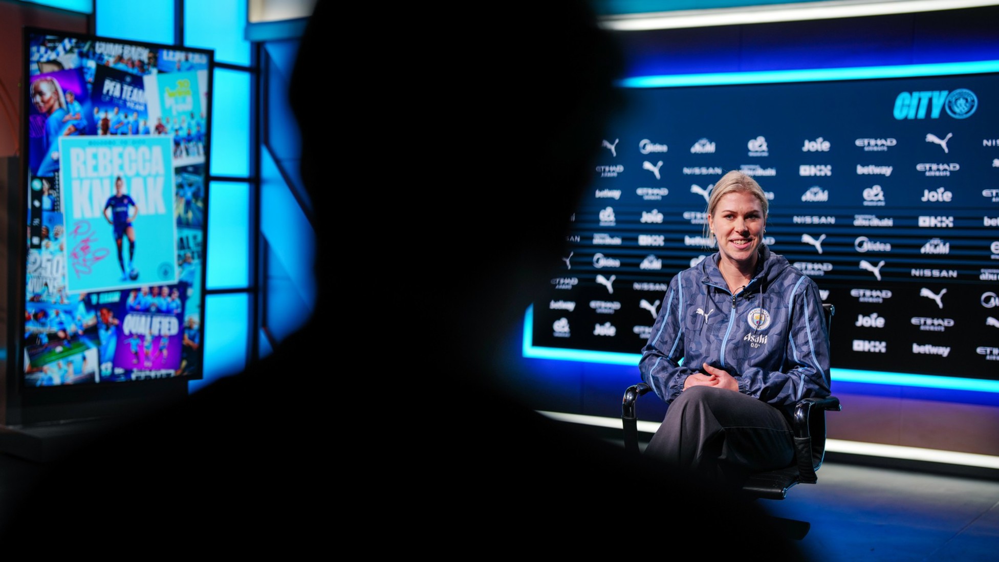 Gallery: Knaak in the door