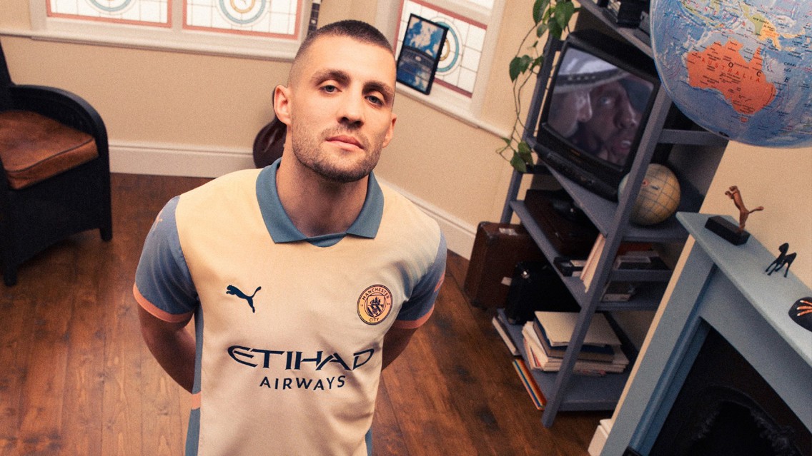 Gallery: Players don 2024/25 Definitely City kit ahead of debut ...