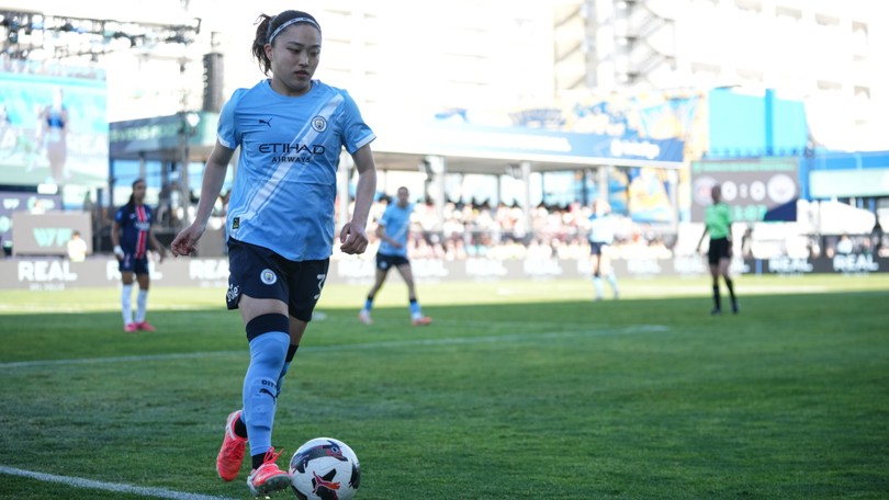 Oyama joins Rosengard on loan