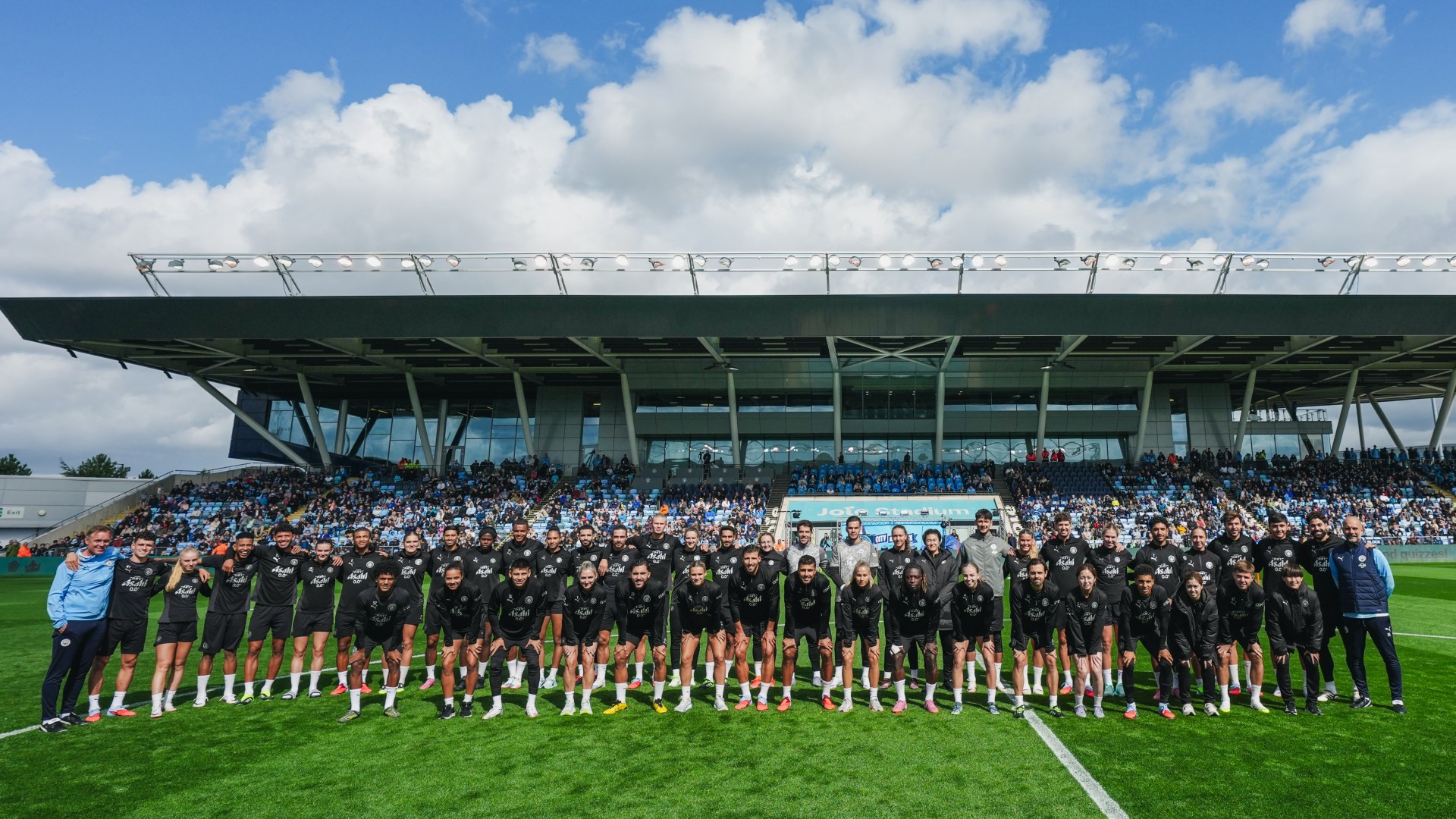 Los equipos masculino y femenino se unen en el Joie Stadium