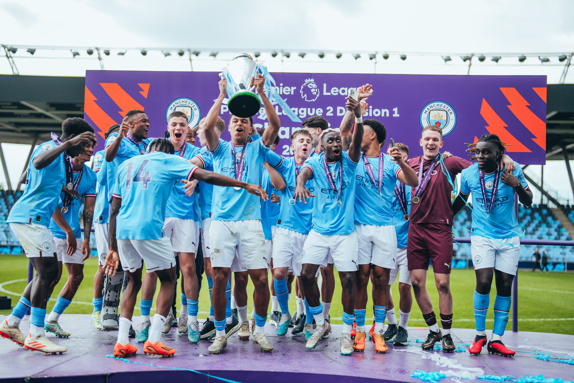 Gallery: EDS lift third consecutive Premier League 2 trophy!