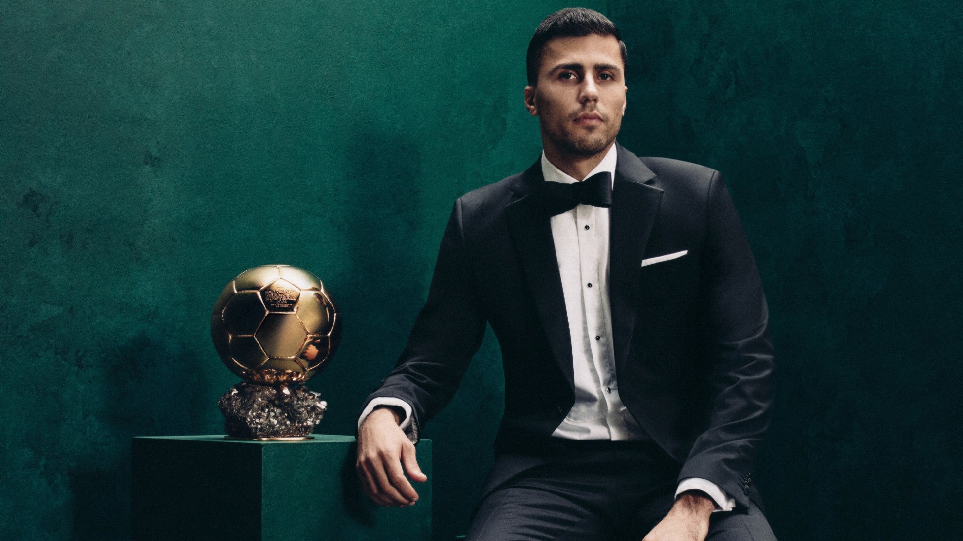 Gallery: Rodri gets suited up with his Ballon d'Or trophy