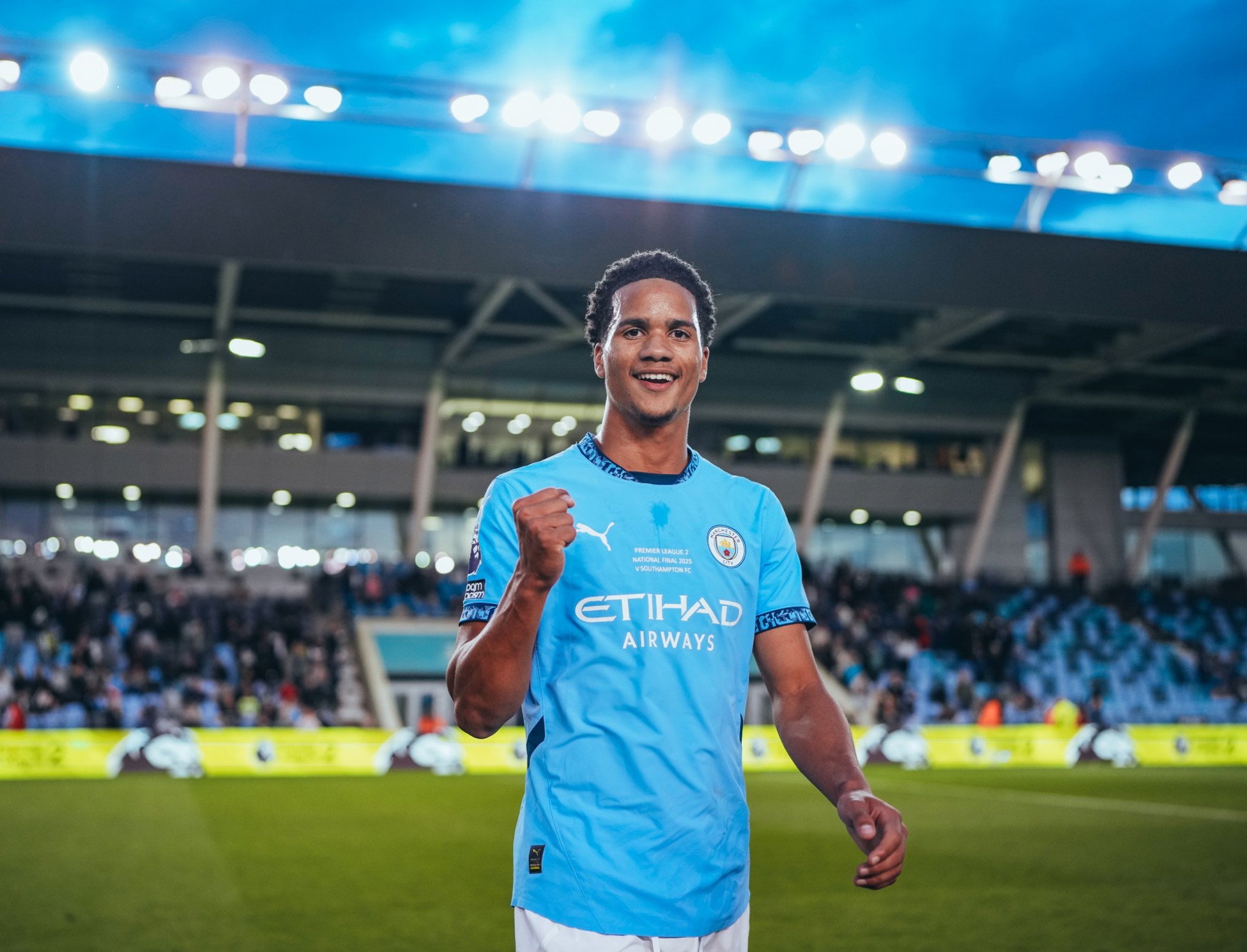 Gallery: City lift Premier League 2 trophy!