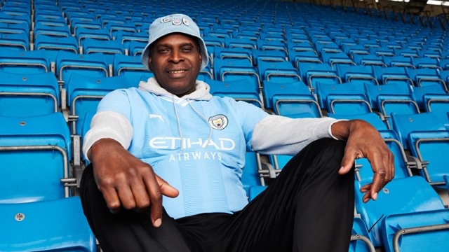 Gallagher brothers pay tribute to Alex Williams in his new book