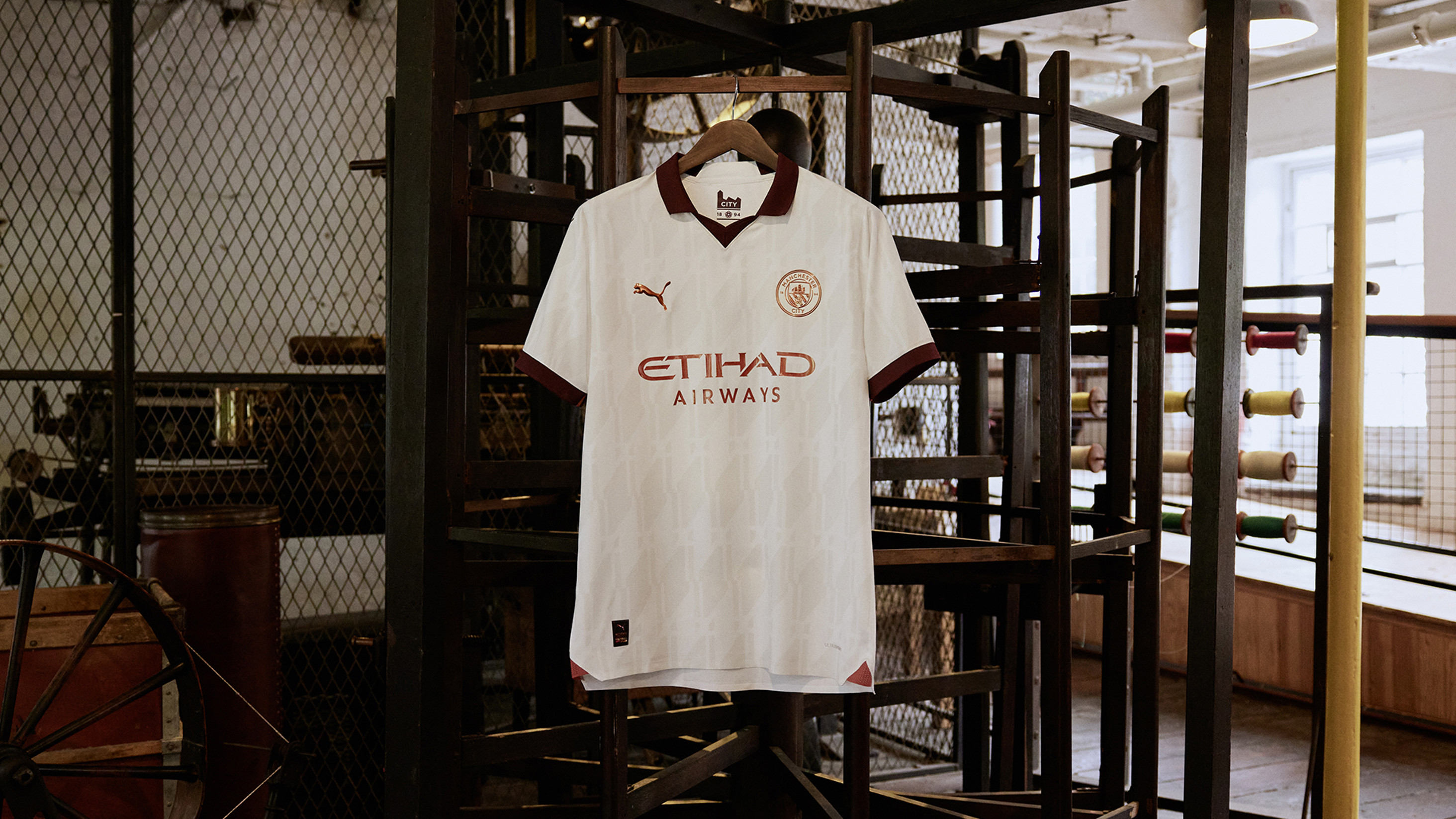 Behind the scenes: Away kit launch!