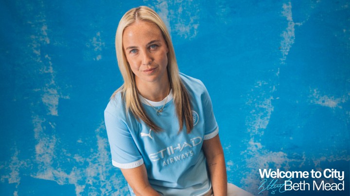 El dorsal de Beth Mead con el City