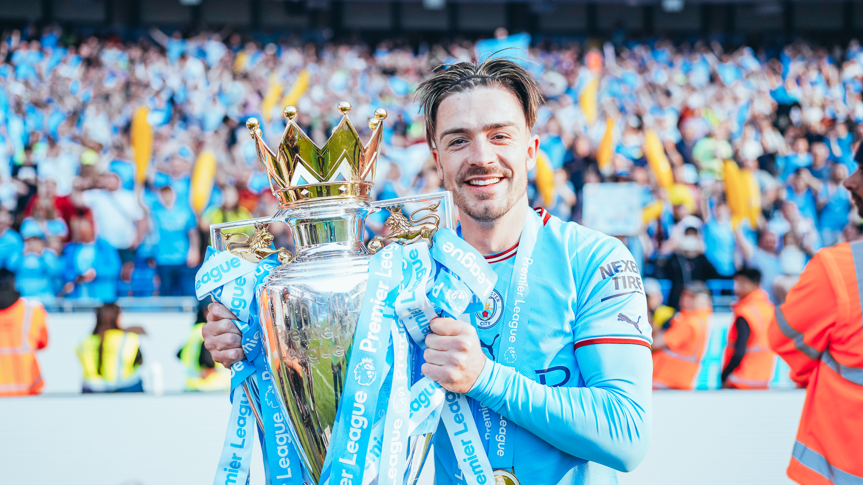 Gallery: 2022/23 Premier League trophy lift!