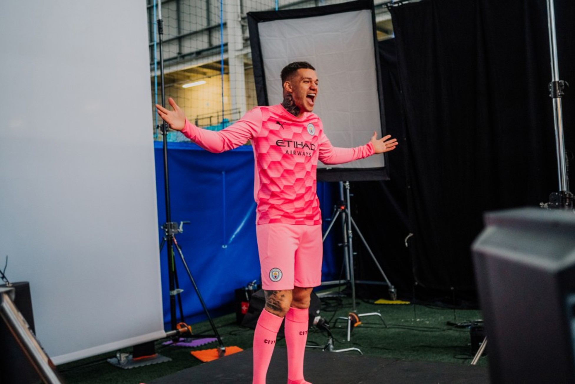 Behind the scenes: Players wear new away kit for the first time