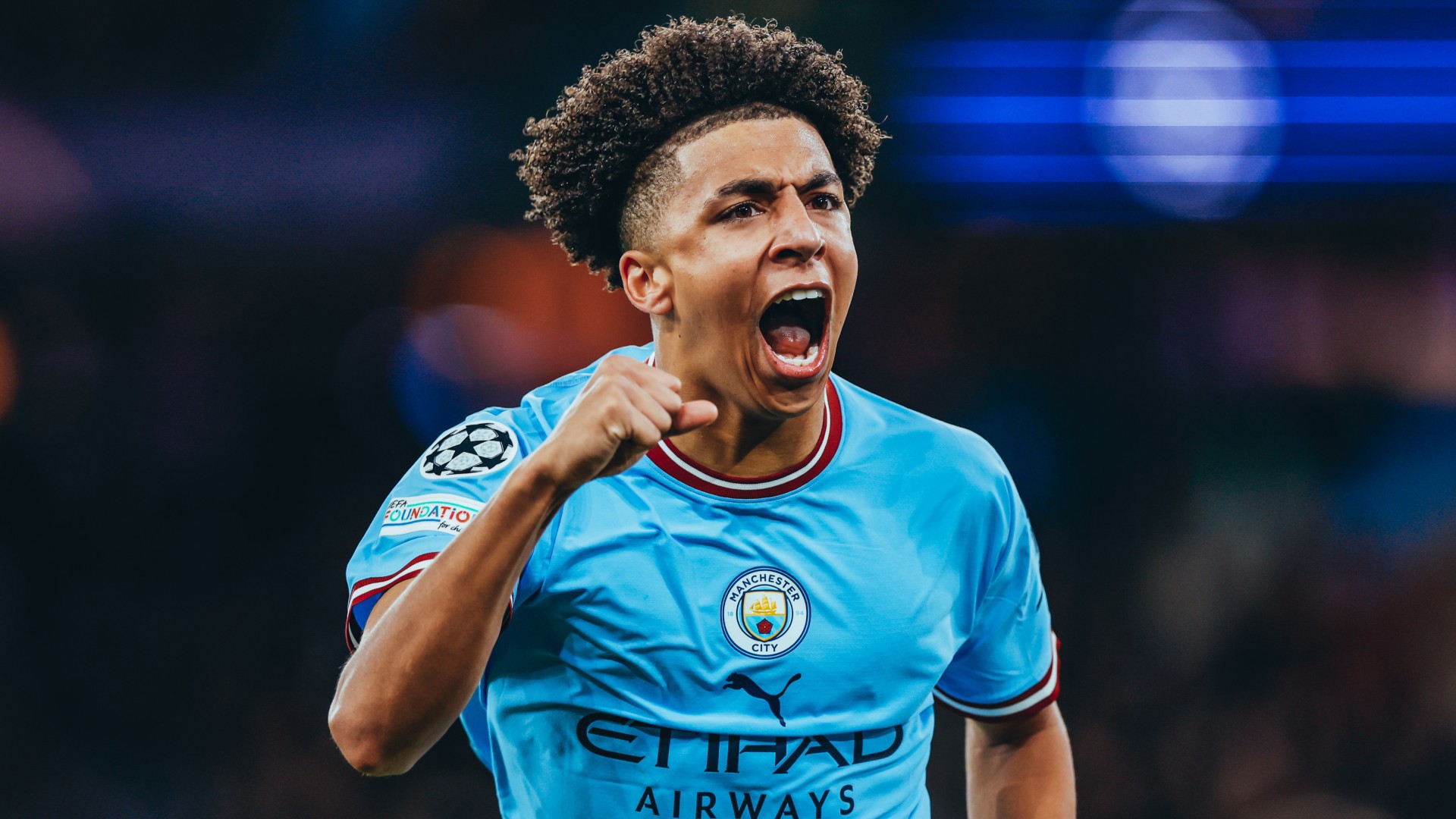 Lewis firma un nuevo contrato de cinco años con el City